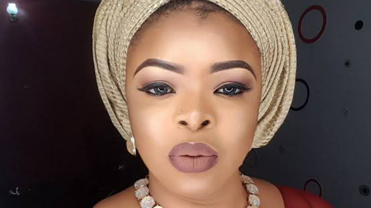 Dayo Amusa distances self from viral baby photo - QED.NG