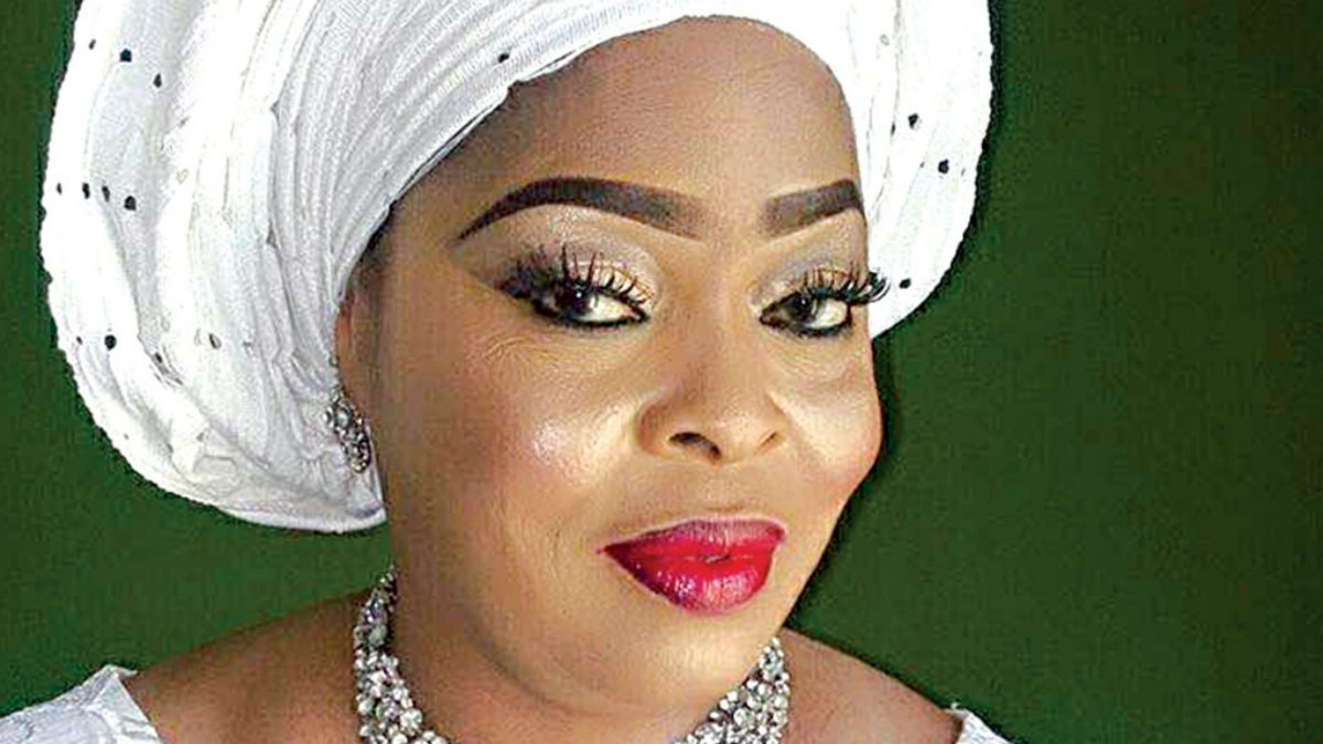 Toyin Tomato shows off dance skills at event - QED.NG