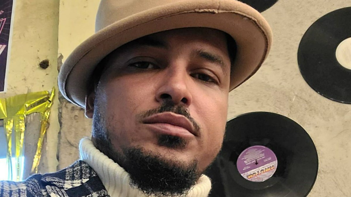 Van Vicker joins Tortilla challenge with daughter to celebrate 45th ...