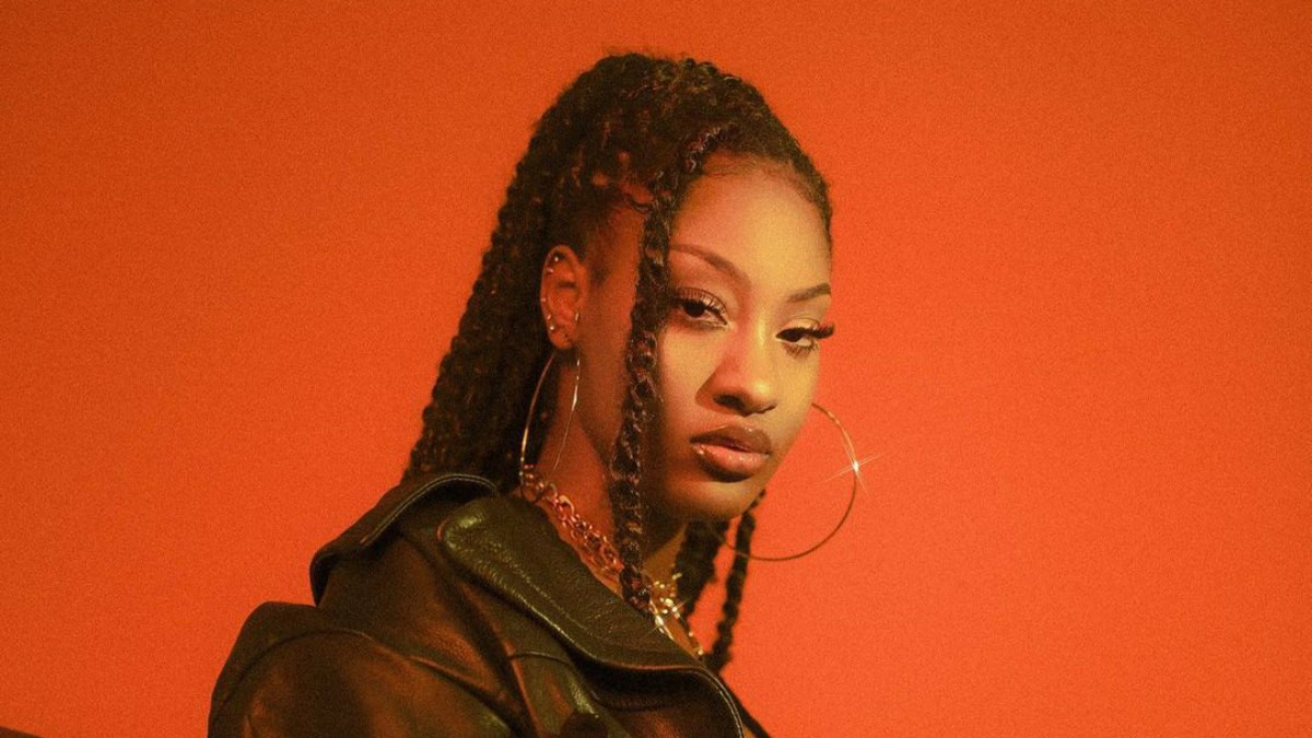 Tems, Ayra Starr flaunt bodies in bikini - QED.NG