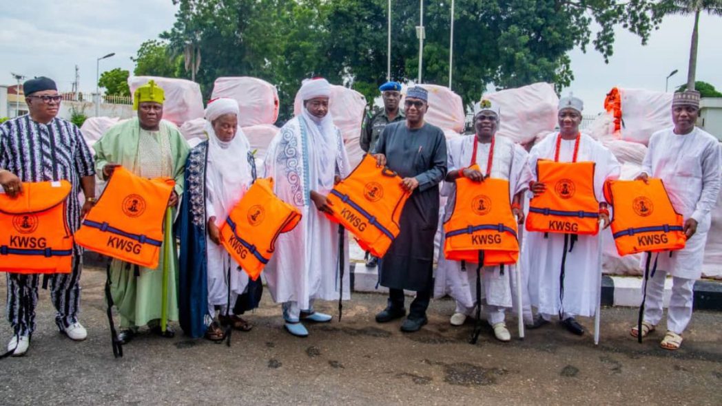 Gov Abdulrazaq presents 1,000 life jackets to Patigi for safe water ...
