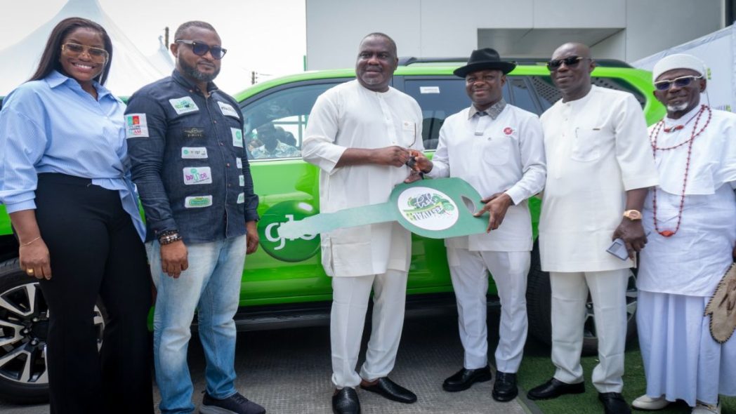 Excitement in Warri as first Glo Festival of Joy Prado winner receives ...