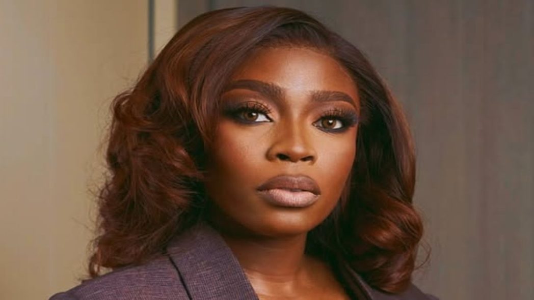 Bolaji Ogunmola defends Daniel Etim-Effiong after backlash over onscreen kiss - QED.NG