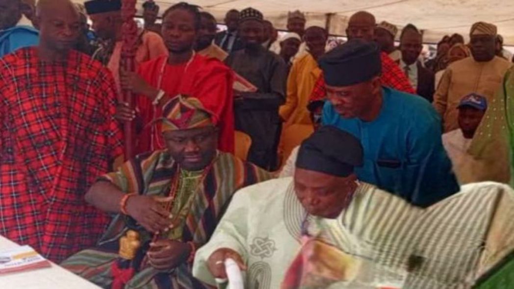 Olubadan snubs Alaafin’s handshake at Oyo interfaith gathering - QED.NG